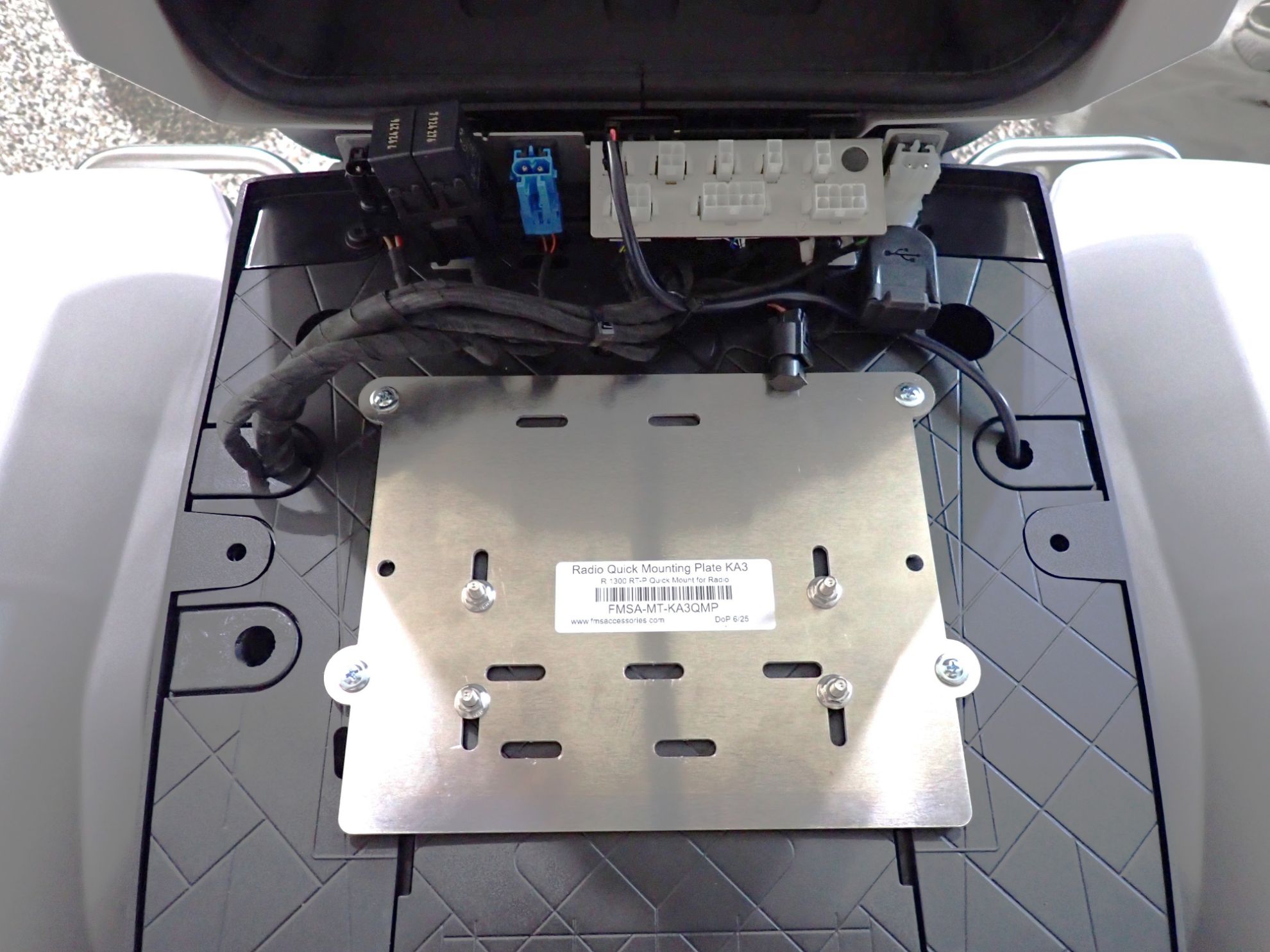 FMS Accessories. Radio Receiver Quick Mounting Plate KA3